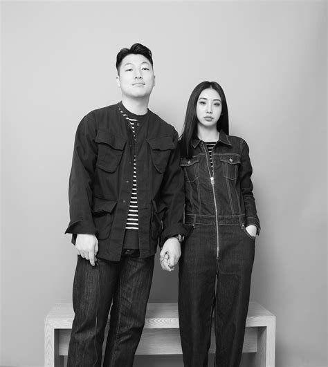 벚꽃사진관 커플사진 커플흑백사진 벚꽃사진관 너무 멋있는 두 분 힙한 느낌에는 흑백이 딱 👍🏻