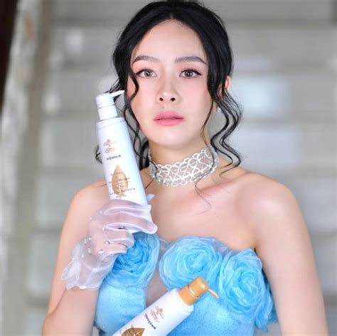 Lip Me Shop Cambodia មានក្រេមព្យាបាលបបូរមាត់ប្រើហើយនៅបងអូន ដល់ខែធ្លាក់ខ្យល់ហើយណា