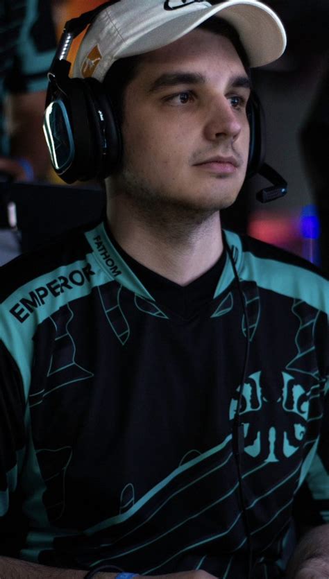 Gwen On Twitter From Pro Gamer To Egirl 🤭 Year 3