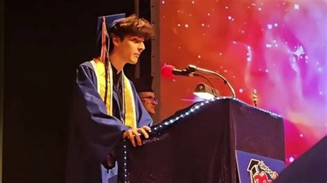 Texas Teen Honors Late Dad With Tearjerking Graduation Speech Hours