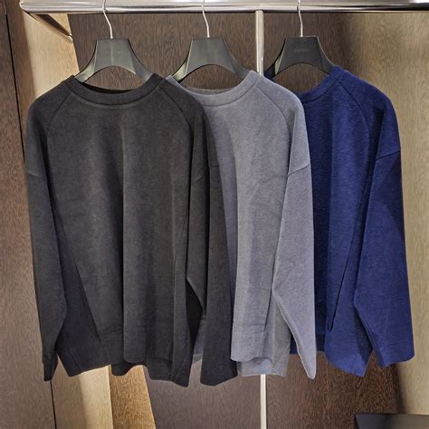 시스템옴므 현대시티아울렛 동대문점 기획 디테쳐블 후드 레더 점퍼 은은한 광택감과 자연스러운 주름이 어우러져 리얼 레더 못지 않은 자연스러움을 선보이는 페이크 레더