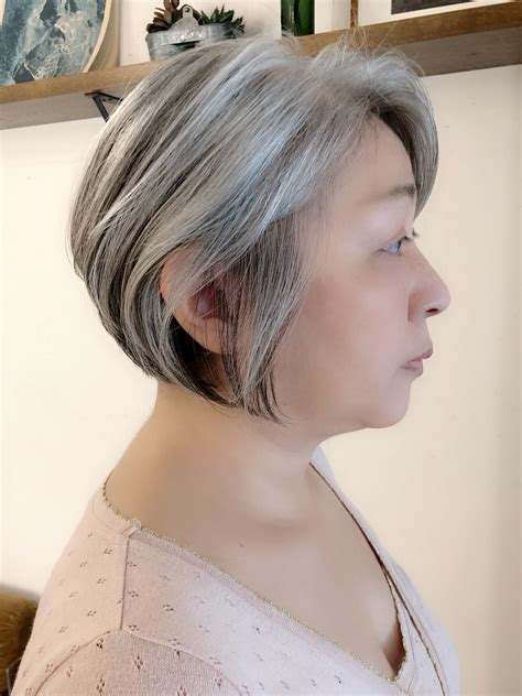 グレイヘアを活かしたエレガントなグラデーションボブ 【公式】恵比寿の美容室bekku Hair Salon