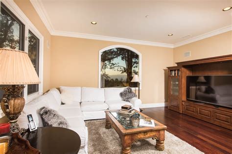 Tupac Shakurs La Mansion For Sale Celebrity Homes For Sale