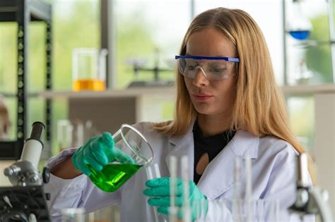 Premium Photo Women In The Chemistry Laboratory In The Science