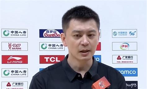 杨鸣：每场都有球员站出来让我很感动，四连胜不能盲目乐观