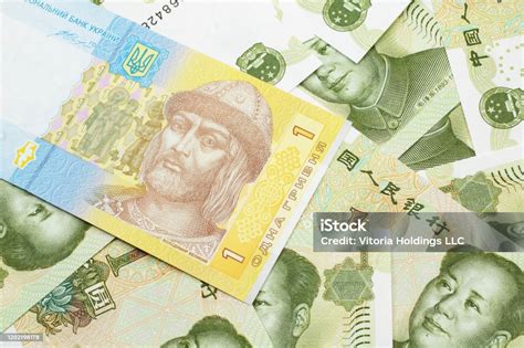 중국어 1 위안 지폐와 우크라이나 어 흐리브니아 노트 0명에 대한 스톡 사진 및 기타 이미지 0명 검은색 금 금속 Istock
