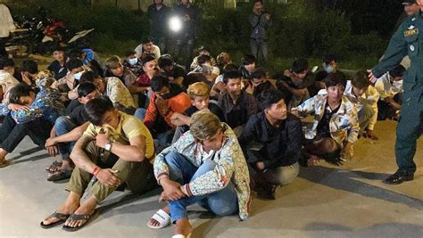 នគរបាលខណ្ឌសែនសុខឃាត់ខ្លួនក្រុមក្មេងស្ទាវ៧៣នាក់ ម៉ូតូ២៨គ្រឿង និងដកហូតបានកាំបិតបុ័ងតោ ដាវ