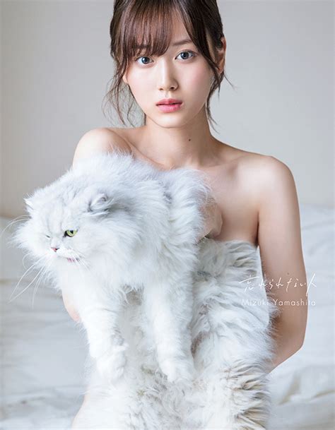乃木坂46山下美月、ビキニ＆ランジェリー撮影に初挑戦「露出が多いかも……」 5枚目の写真・画像 Rbb Today