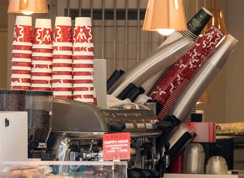 ‘카페서 일회용 컵 무조건 돈 주고 사야 환경부 내부 검토했었다