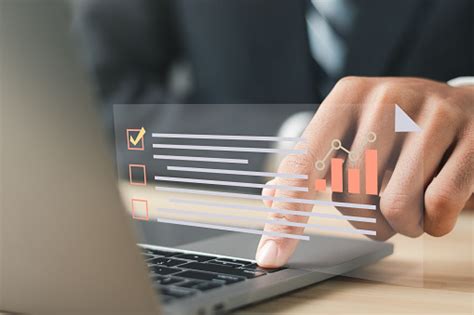 설문 조사 양식 개념입니다 확인란이있는 설문지 온라인으로 설문 조사 양식 작성 테스트 질문에 답변 교육 미래 기술 및 학습 개념 개념에 대한 스톡 사진 및 기타 이미지