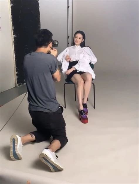 最美星二代！邱淑贞长女沈月拍写真 身段婀娜长腿吸睛