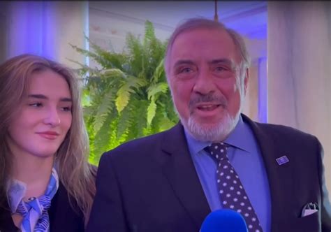 Ο Νίκος Τσάκος με τις δίδυμες κόρες του στον Λευκό Οίκο Mononews Gr