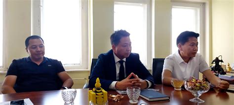 Хот байгуулалттай холбоотой төслүүдийн ажлын явцтай танилцлаа