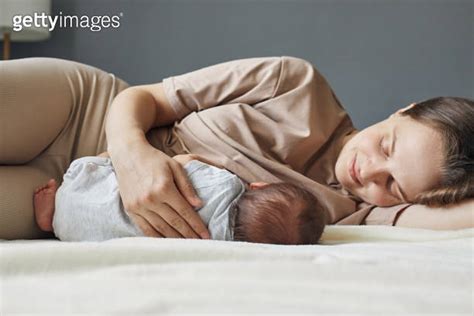Nursing Mother Mother Breastfeeding Home Breast Milk Benefits