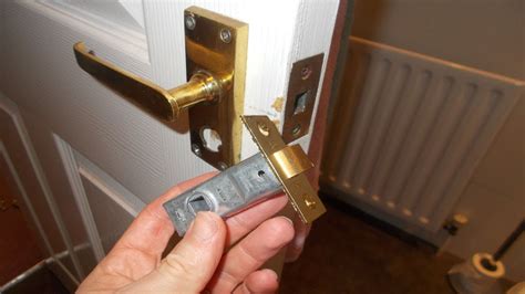 How To Replace An Interior Door Latch Lock Youtube