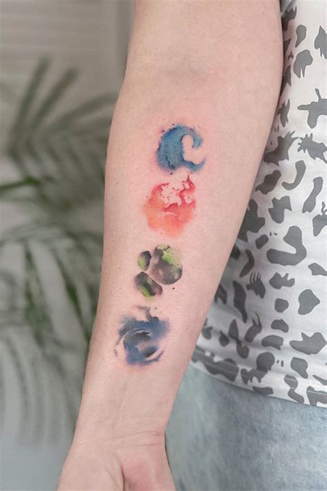 Татуировка стихии воды огня земли и воздуха в стиле акварель на руке Татуировки памяти