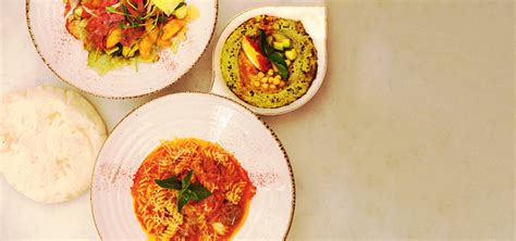 레스토랑 메뉴를위한 디자인 이탈리아와 레바논 요리의 요리 케밥을 곁들인 파폴 파스타 아보카도와 해산물 샐러드를 곁들인 후무스 건강한 식생활에 대한 스톡 사진 및 기타 이미지