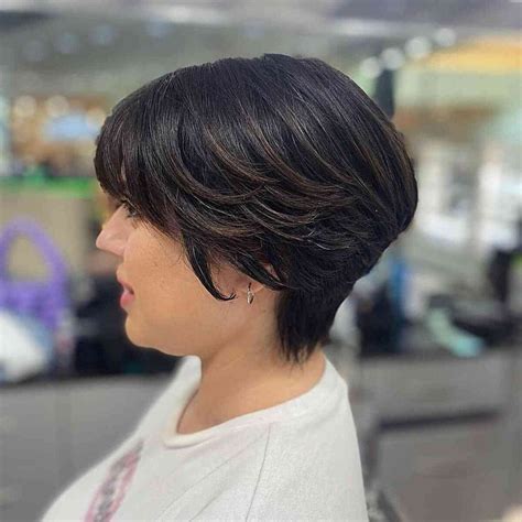 Several Stylish Graduated Bobs With Bangs