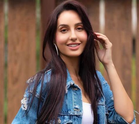 सोशल मीडिया पर छाया नोरा फतेही का बॉर्बी लुक कहर बरपाती नज़र आई दिलबर गर्ल