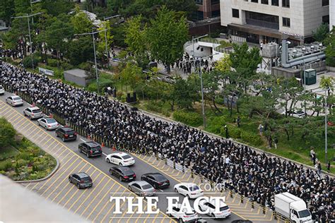 질서정연한 서이초 교사 49재 추모 집회 Tf사진관 포토 기사 더팩트