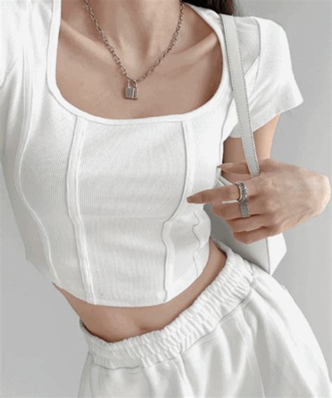 당일출고🚀쫀쫀착붙핏u넥크롭티 로제 유넥 절개 스티치 쫀쫀 스판 크롭 슬림 반팔티셔츠 힙한룩 유니크룩 데이트룩 이너룩 에이블리