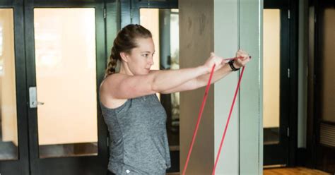 4 упражнения за укрепване на корема със съпротивителна лента