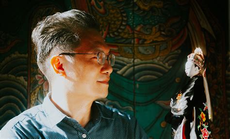當月作家來啊看一場掌中的春秋大夢邱祖胤聯合文學unitas生活誌
