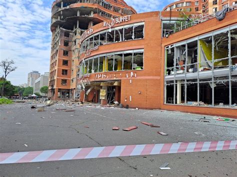 Екологи підрахували багатомільярдні збитки від влучання ракети по середмістю Одеси фото