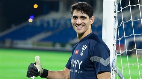 ياسين بونو يتوج بجائزة أفضل حارس في الدوري السعودي هبة بريس