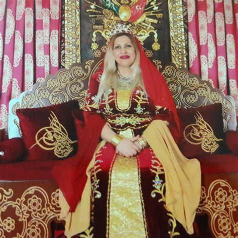 هیچ میدونستی ماشین با روکش طلا چقدر در دبی زیادهست؟ این فروشگاه برای