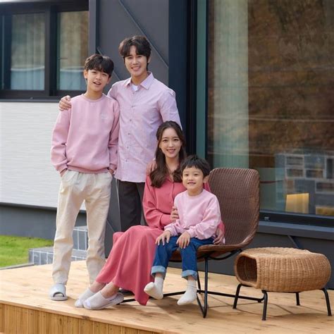 정태우 ♥승무원 아내 만나니 아이들 잘 생긴 건 당연 역대급 비주얼 가족 No 1 축구 전문 미디어 스포탈코리아