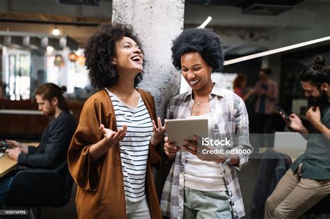 회사에서 프로젝트 및 프로그래밍 작업을 하는 소프트웨어 엔지니어 개념에 대한 스톡 사진 및 기타 이미지 개념 계획 교육