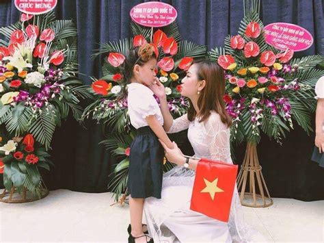 越南女神级小学老师 穿奥黛上课美翻了 手机凤凰网