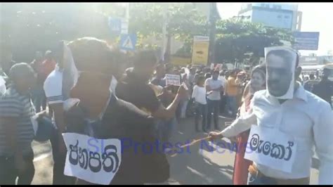 මැකෝ මොකෝ එලියට වරෙන් අද මැතිවරණ කොමසාරිස් කාර්යාලය ඉදිරිපිට දී Youtube