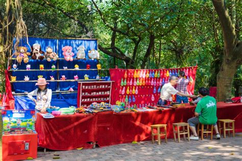 打气球游戏图片素材 打气球游戏设计素材 打气球游戏摄影作品 打气球游戏源文件下载 打气球游戏图片素材下载 打气球游戏背景素材 打气球游戏模板