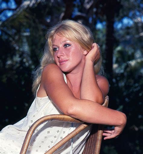 25 Photos Of A Young Helen Mirren That Prove She S Always Been Stunning Artofit