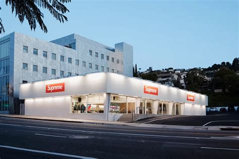 슈프림 2023 Fw 컬렉션 시즌 종료 세일 시작된다