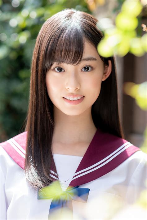 （写真）「国民的美少女」井本彩花、清楚な魅力満点の初カレンダー発売 エンタメ ニュース ｜クランクイン！