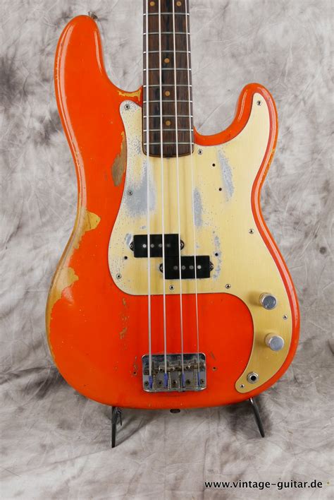FENDER Precision Bass