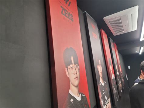 얼마전에 T1 Esports 부스에서 게임했었음 롤 리그 오브 레전드 에펨코리아