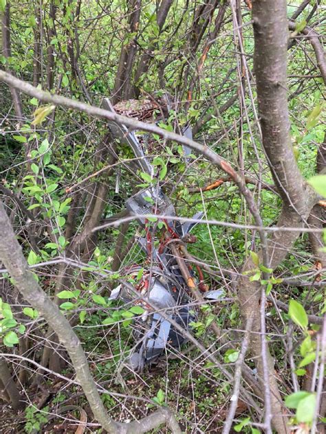 Поліцейські показали уламки ракети РФ яку збили на Київщині Українська правда