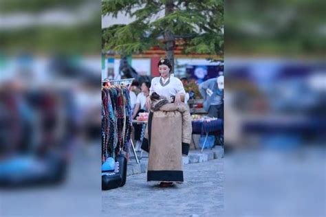 在香格里拉不仅仅藏族姑娘美连卖酸奶的藏族阿姨都是那么的美 酸奶 香格里拉 姑娘