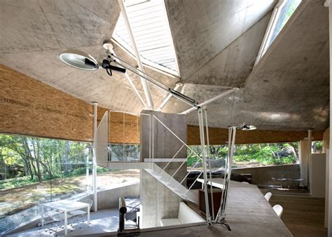 House In Japan Adapted To Suit A Difficult Woodland Site