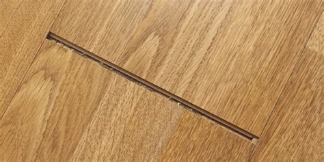 Как заделать щели в ламинате Что делать если разошелся ламинат на стыках