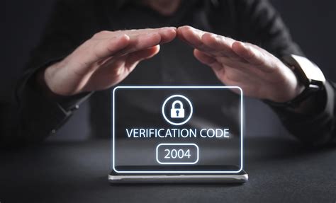 Homme Utilisant Un Smartphone Code De Vérification D Identité Cybersécurité Photo Premium