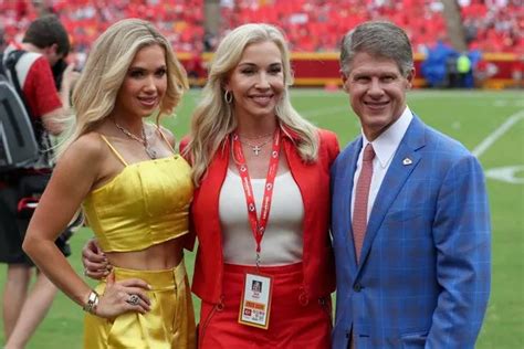 Taylor Swift Gets Seal Of Approval From Chiefs Heiress Set To Inherit Billion Irish