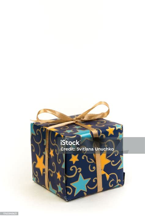 사본 공간이있는 고립 된 흰색 배경에 크리스마스선물 상자와 다채로운 선물 0명에 대한 스톡 사진 및 기타 이미지 0명 갈색 개체 그룹 Istock