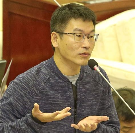 民進黨前議員梁文傑示範家鄉菜大陳年糕 林楚茵驚呼「太漏氣啦」 Yahoo奇摩汽車機車