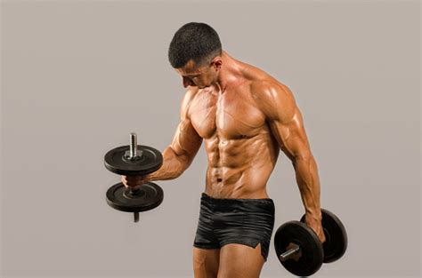 피트니스 강사 교육 대형 스파 제품 성과향상을 촉진하는 유연한 팔근육 Bodybuilder 2015년에 대한 스톡 사진 및 기타