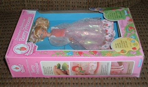 ~~vintage Brand New Strawberry Shortcake Berrykin Princess Doll Nrfb